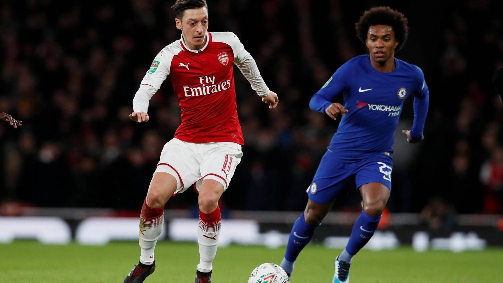 Man United fans urge club to buy Mesut Ozil after latest Arsenal display