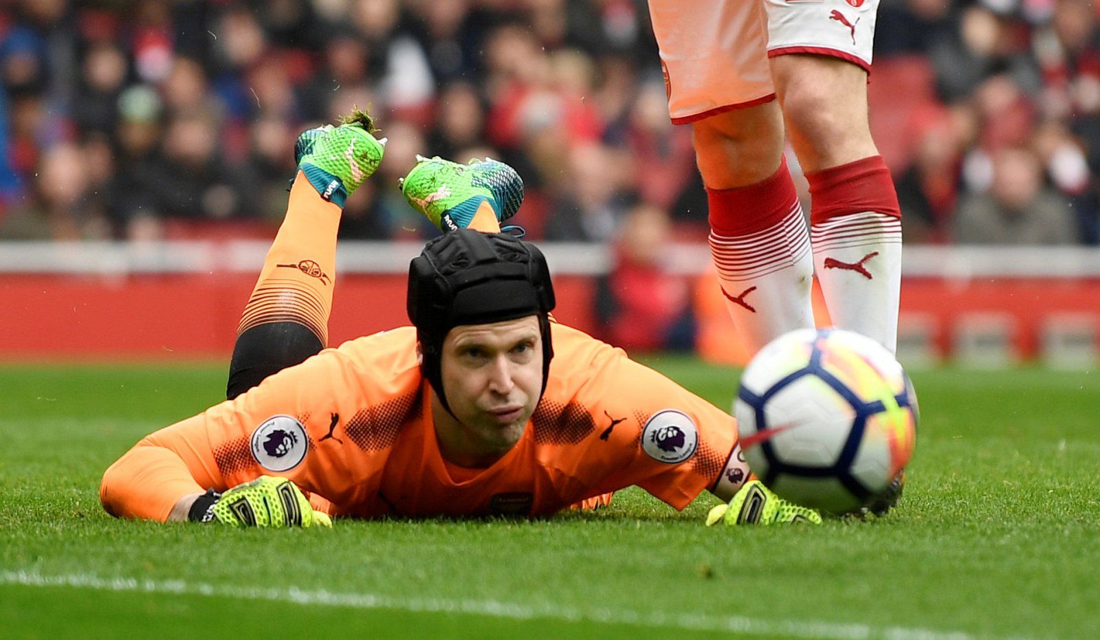 Chelsea must avoid Cech return at all costs