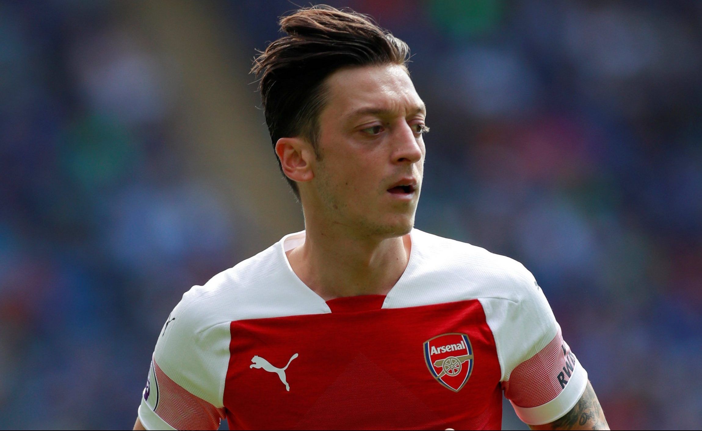 Arsenal fans divided on Ozil exit rumours