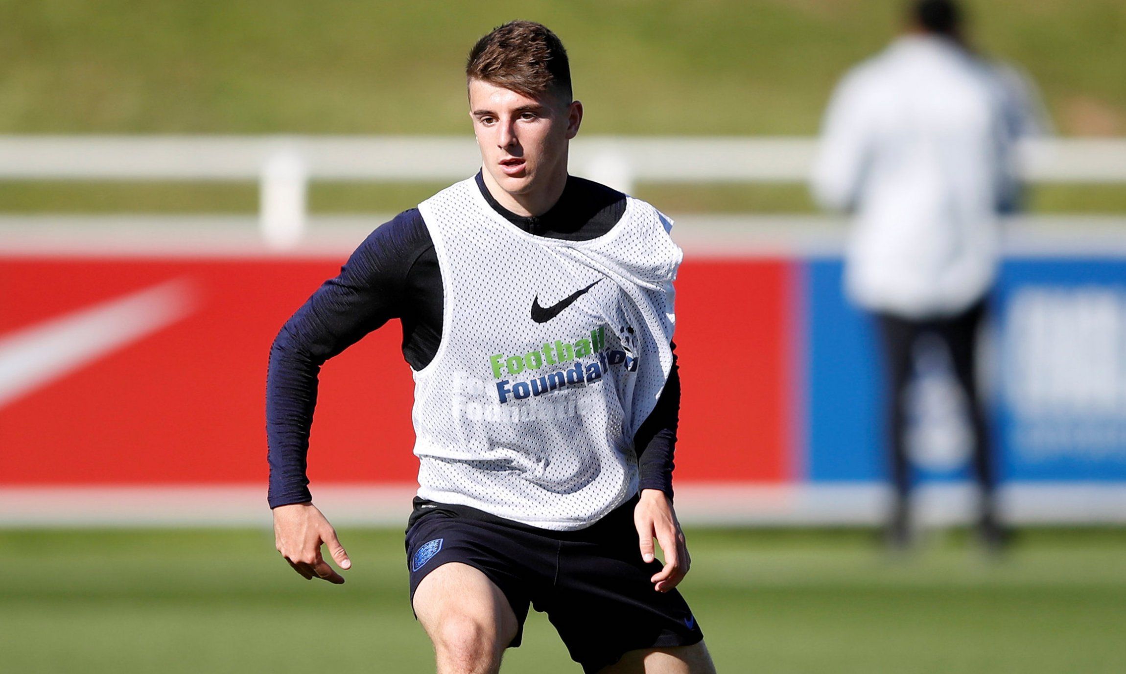 Chelsea's Mason Mount congratulated on Instagram after penning new contract