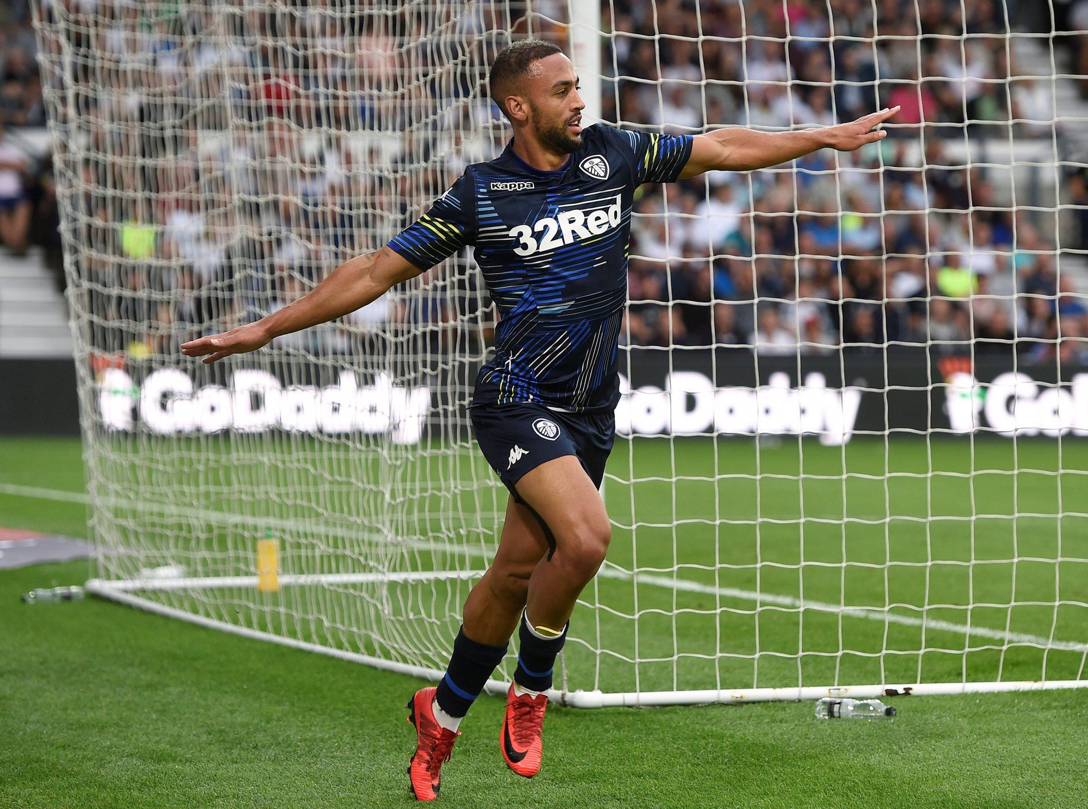 Dominant display vs QPR proves Roofe is one of the Championship's best