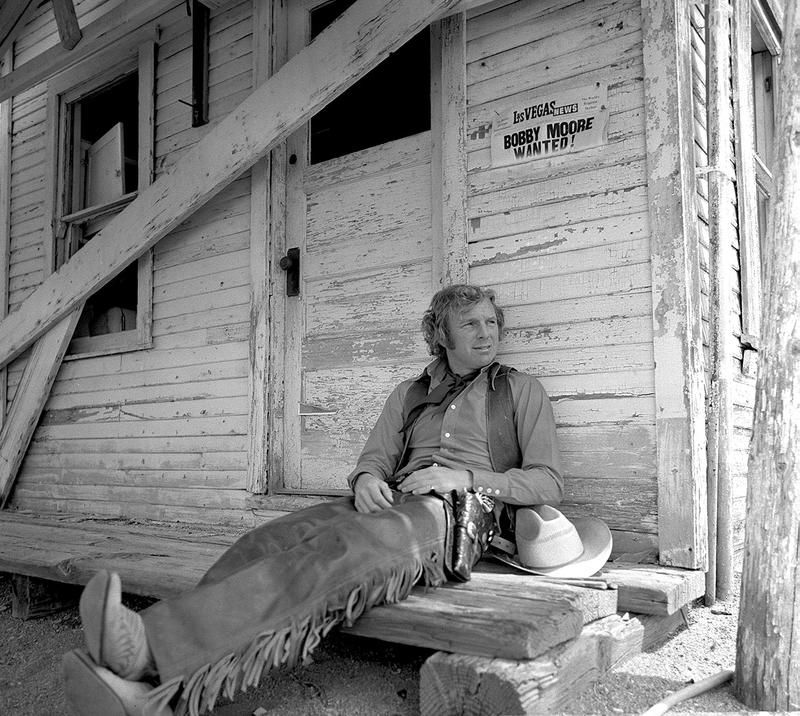 The incredible photos of Bobby Moore that fans will never have seen