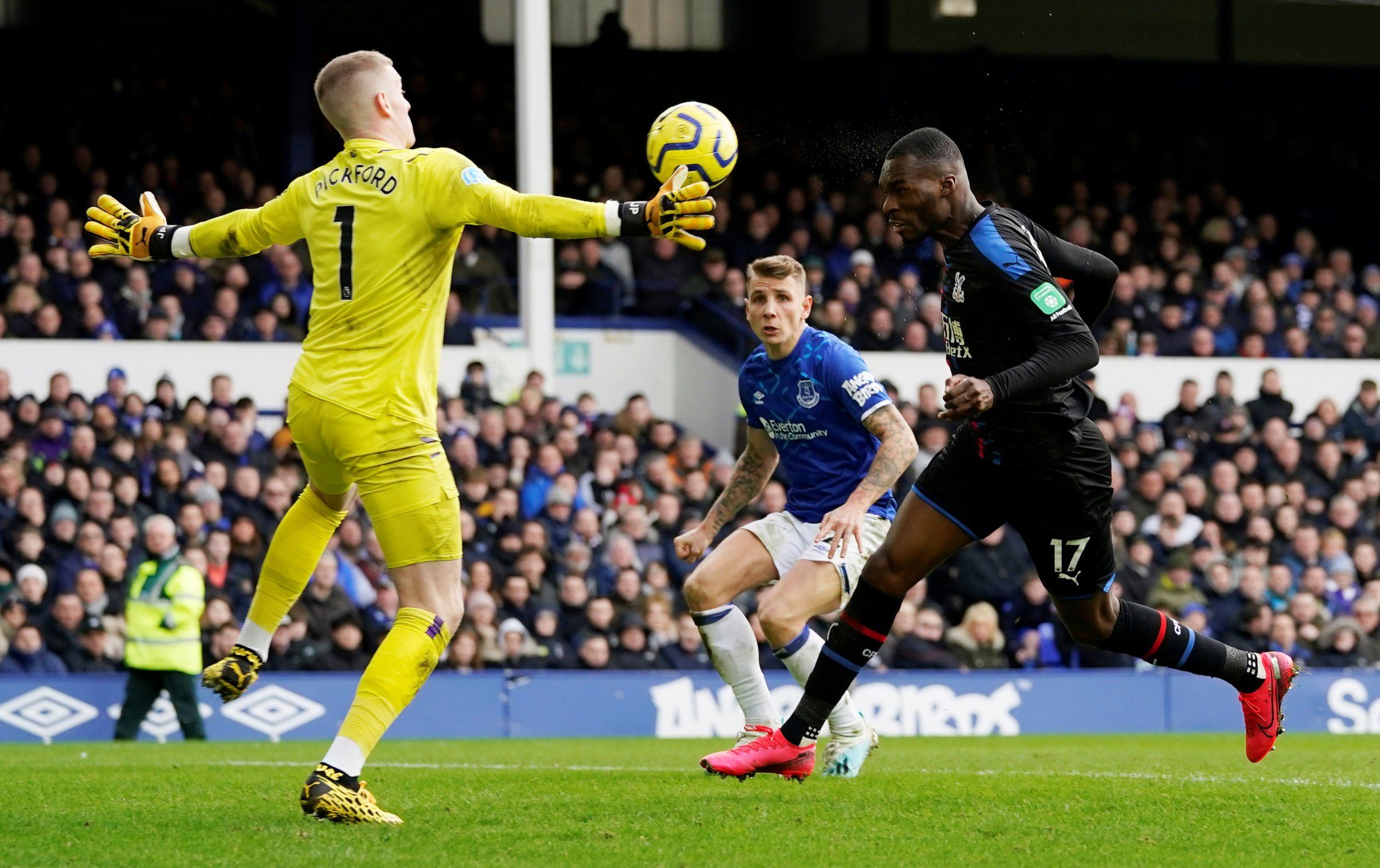 Everton goalkeeper Jordan Pickford's position at club comes into question