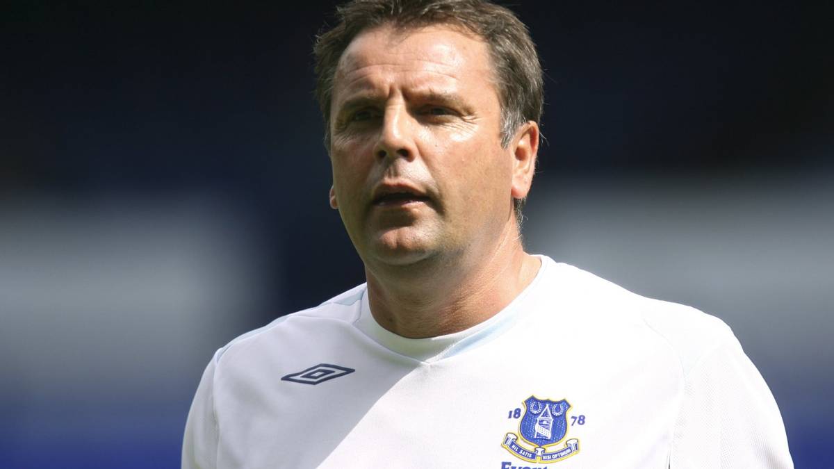 Everton: Graeme Sharp should resign