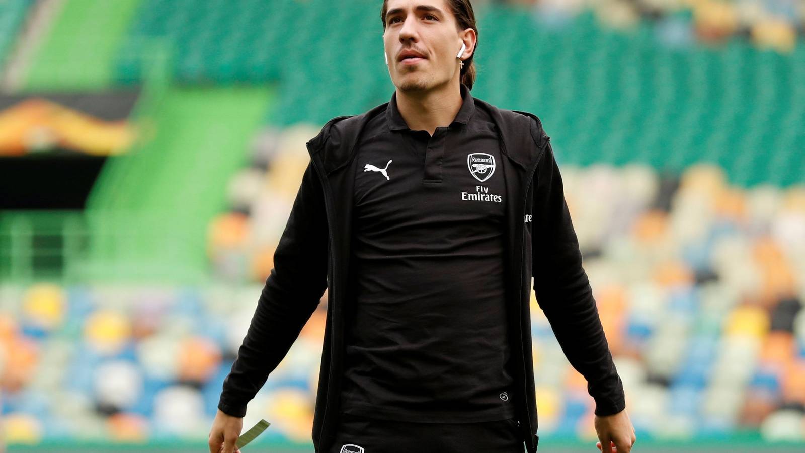 Arsenal fans react to reported interest in Hector Bellerin