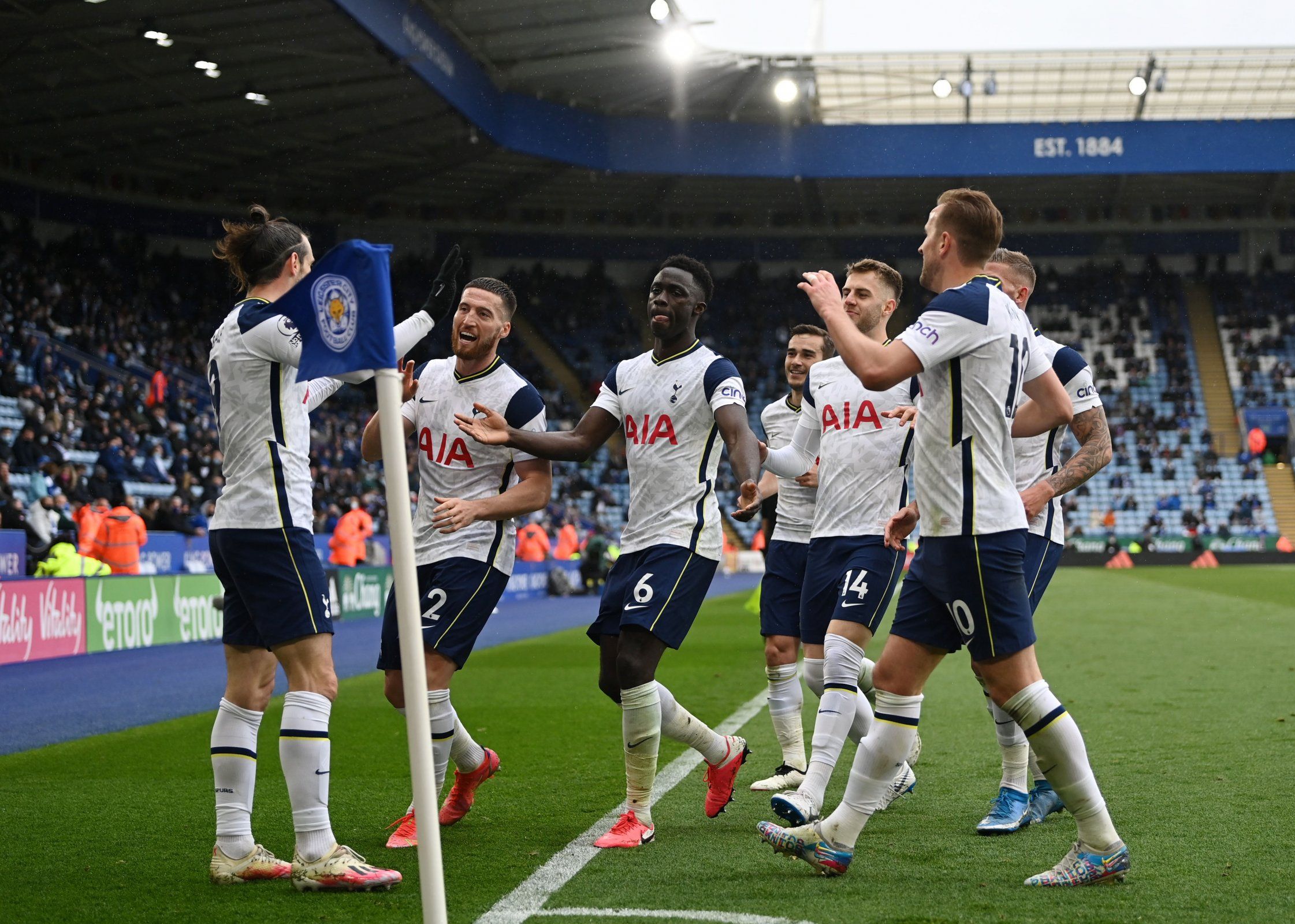 Roberts says Tottenham need whole new defence - Exclusive