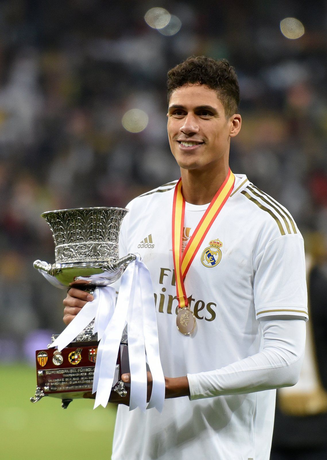 Man Utd set to bid for Raphael Varane