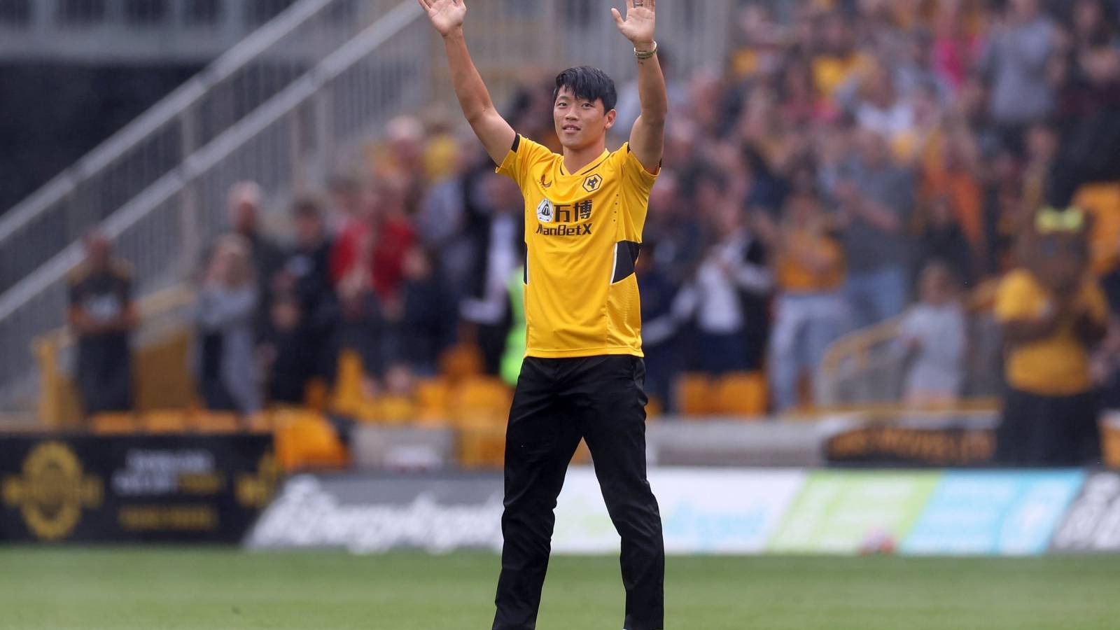Wolves: Hwang shines for South Korea