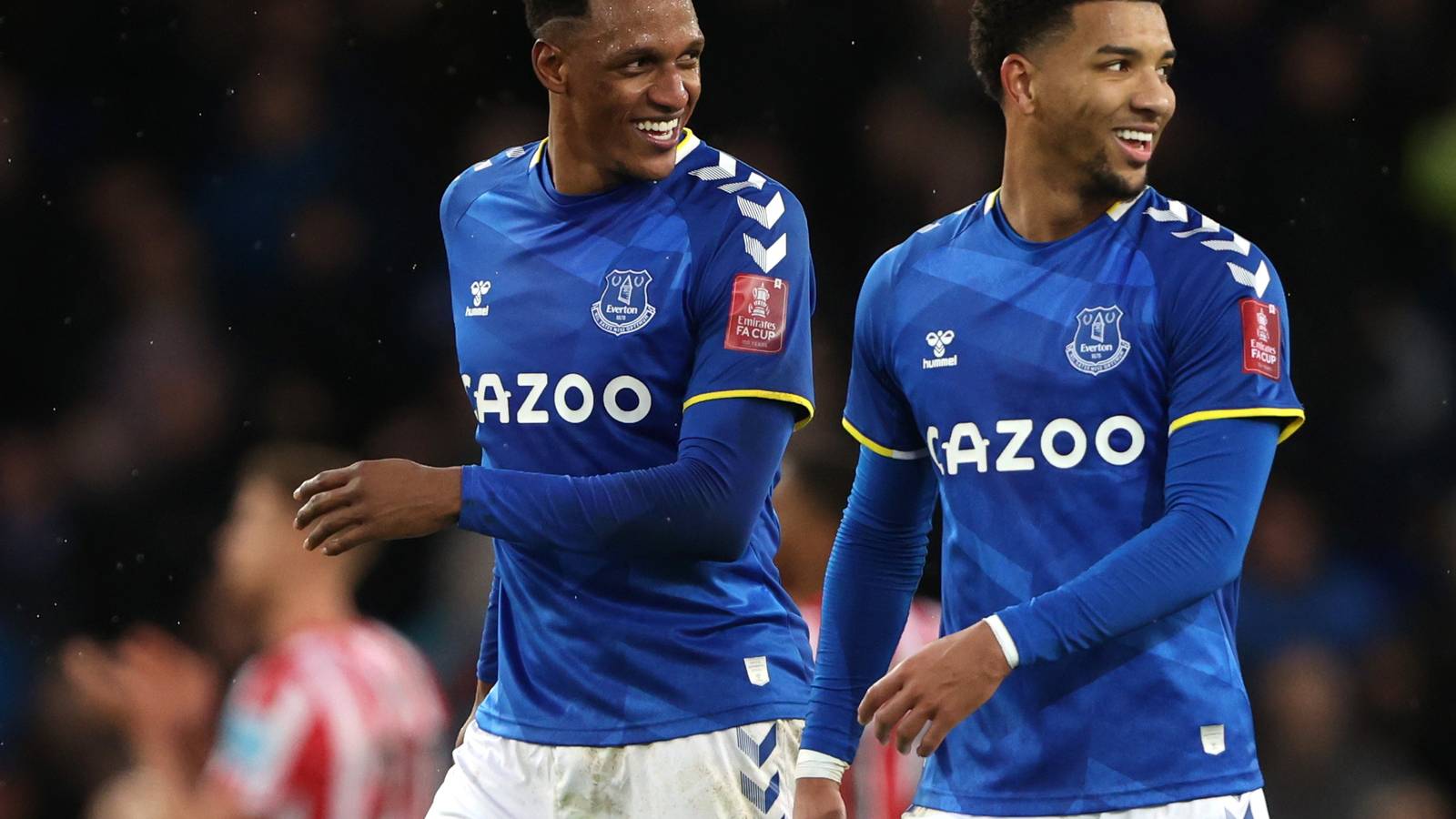 Everton team news on Mina vs Brentford