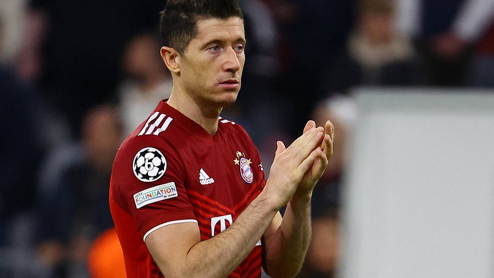 Man Utd: Source drops Lewandowski claim