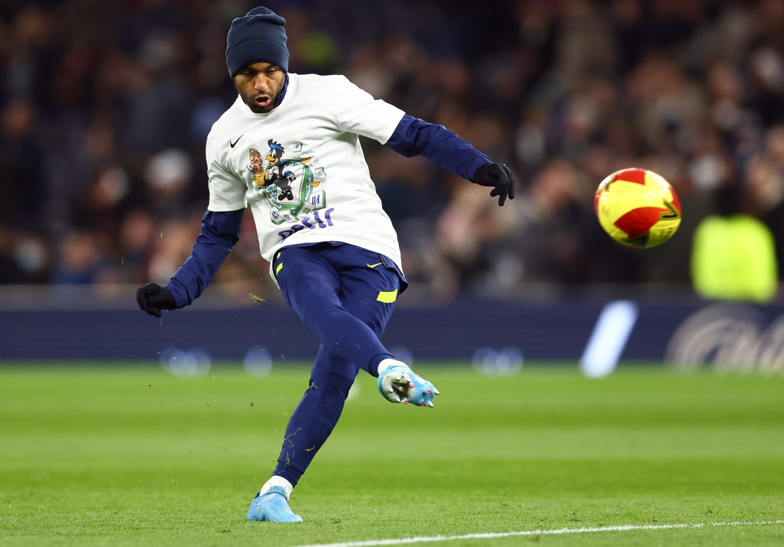 Moura endures nightmare in Spurs win