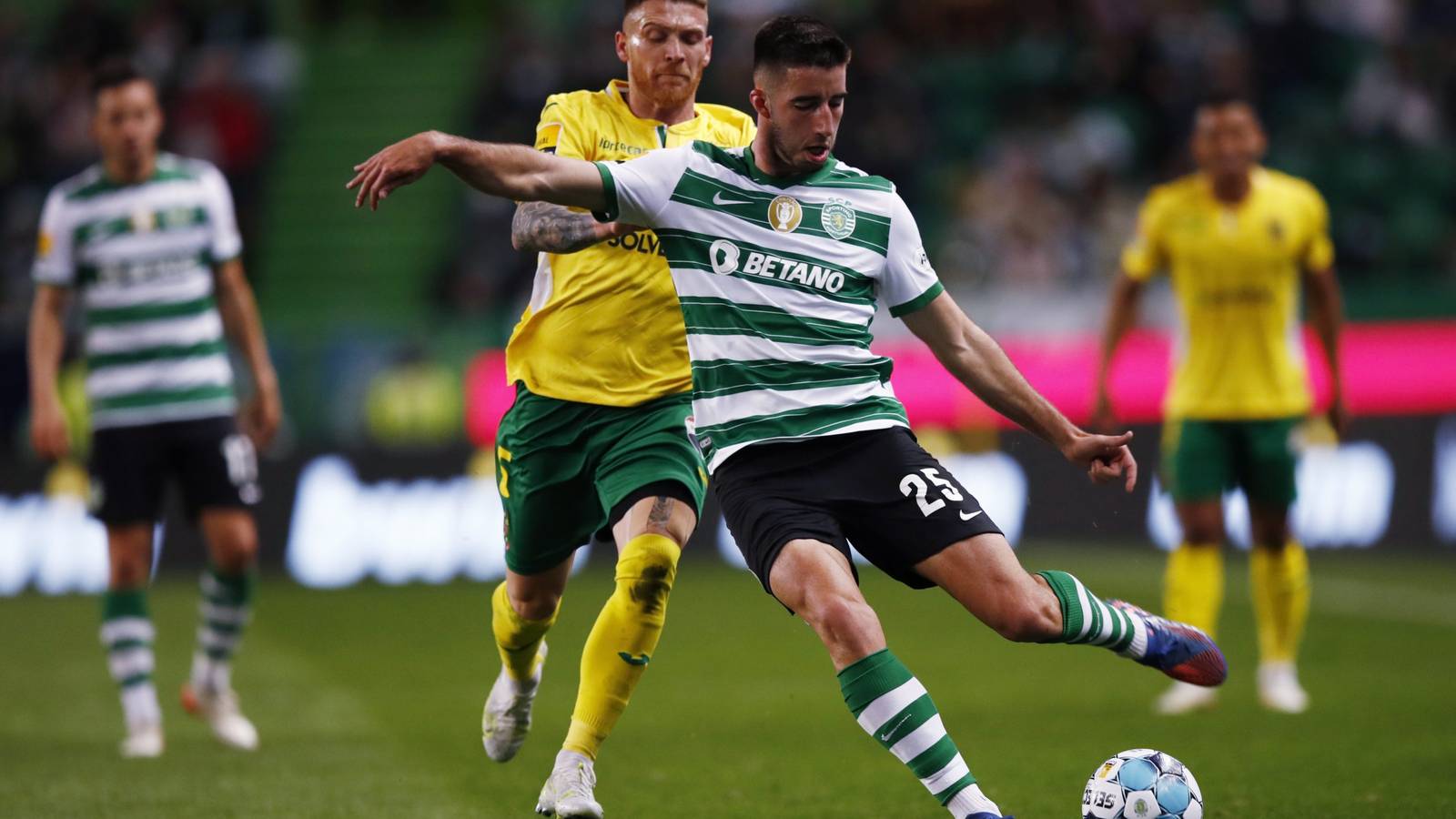 Man Utd: Inacio can force Maguire out