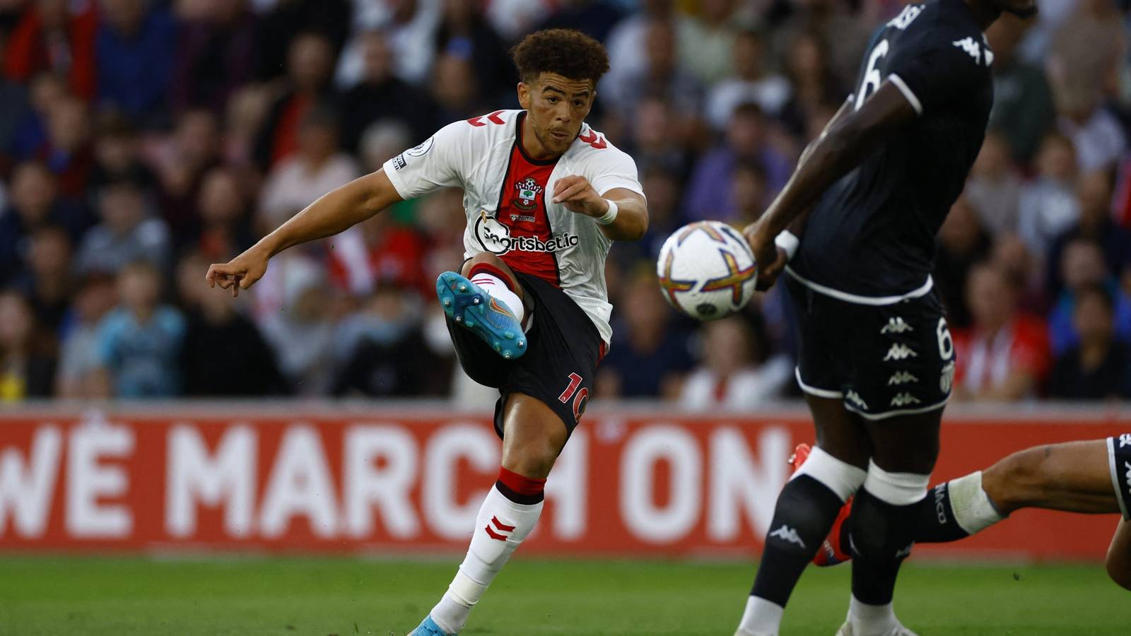 Wolves could land their own R9 in Che Adams