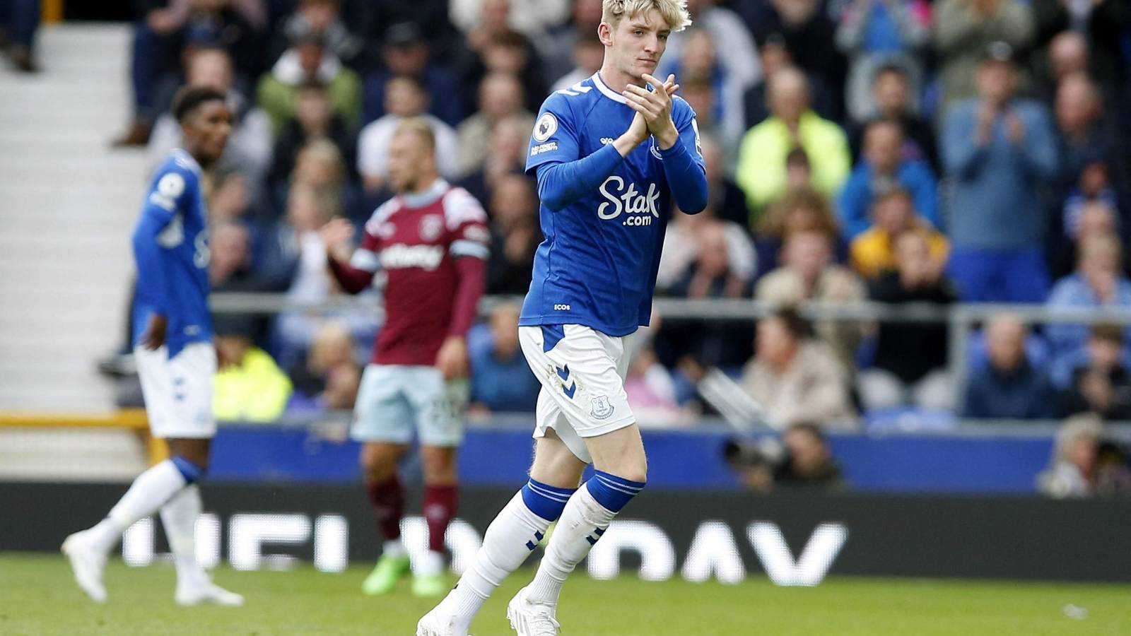 Everton in 'impossible' Gordon situation