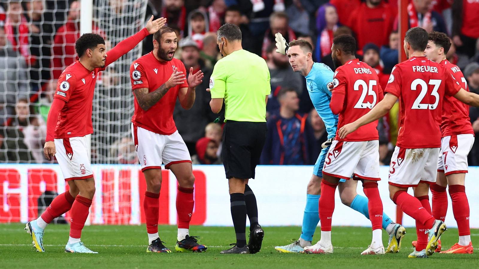 Journalist reveals Nottm Forest VAR robbery