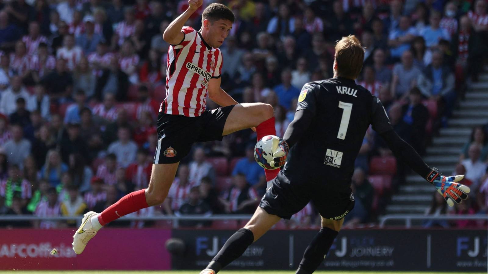 BEVESTIGD: Ross Stewart tekent voor Southampton