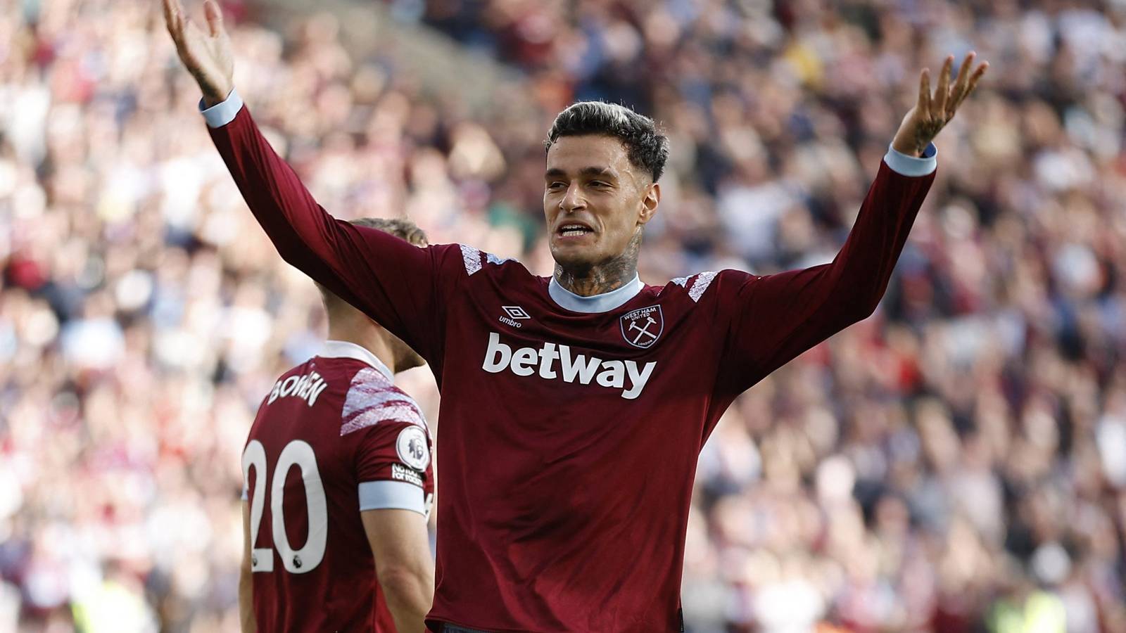West Ham given Scamacca injury update