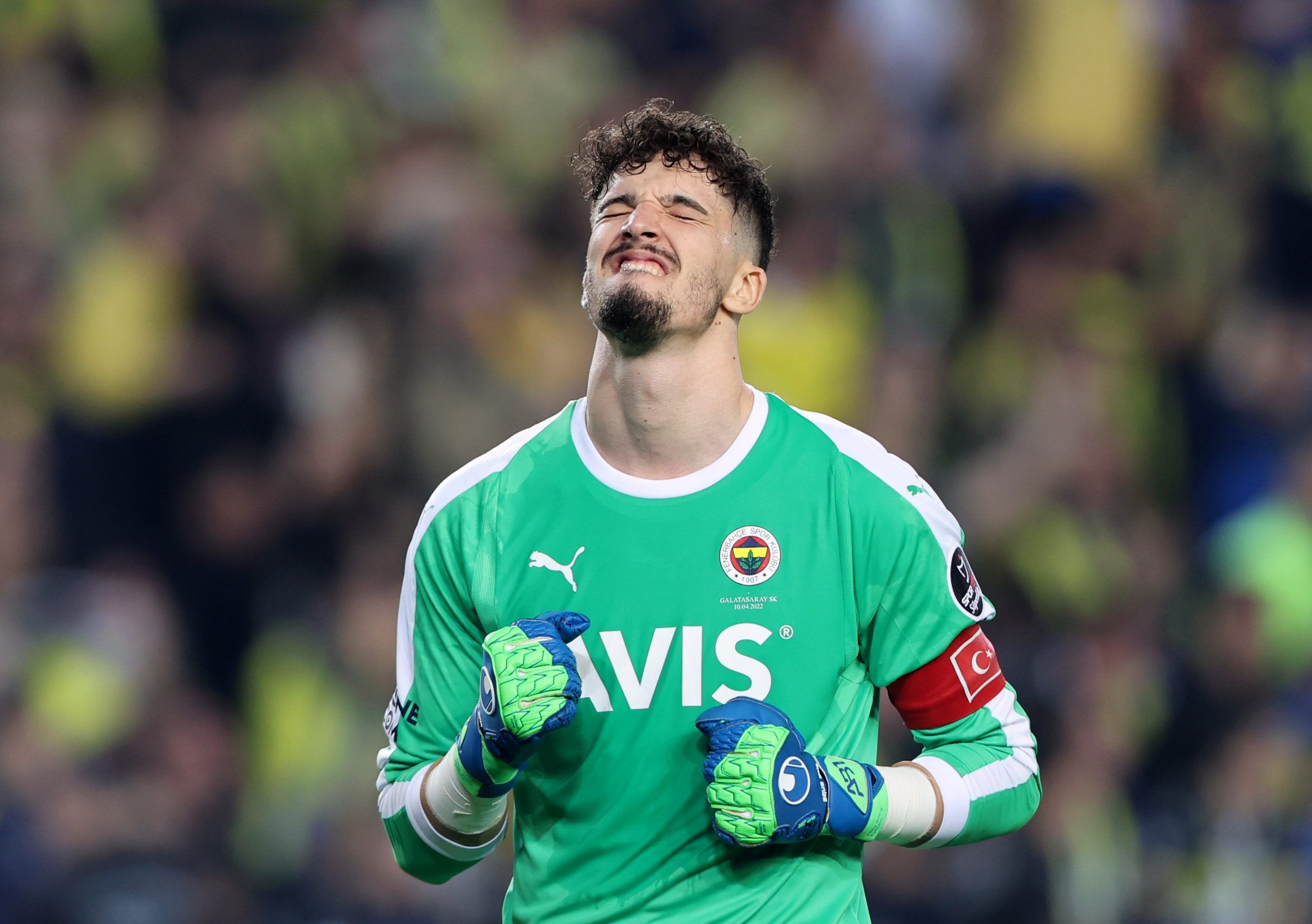 Altay Bayindir 'signs deal with Tottenham'