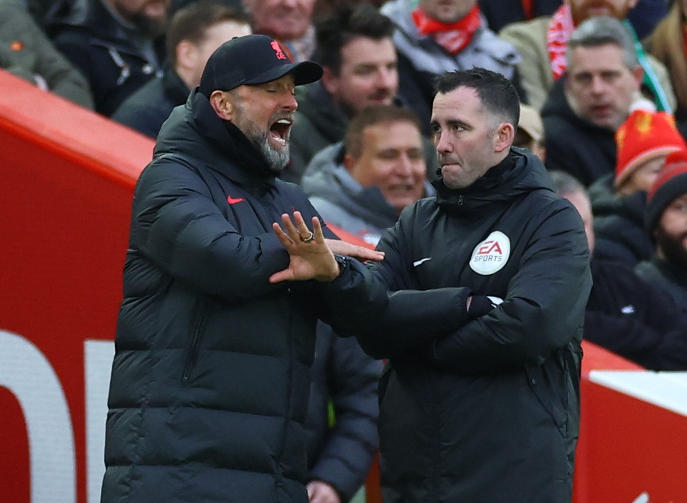 "Klopp absolutely fuming": Liverpool fans react to Anfield pitch invader