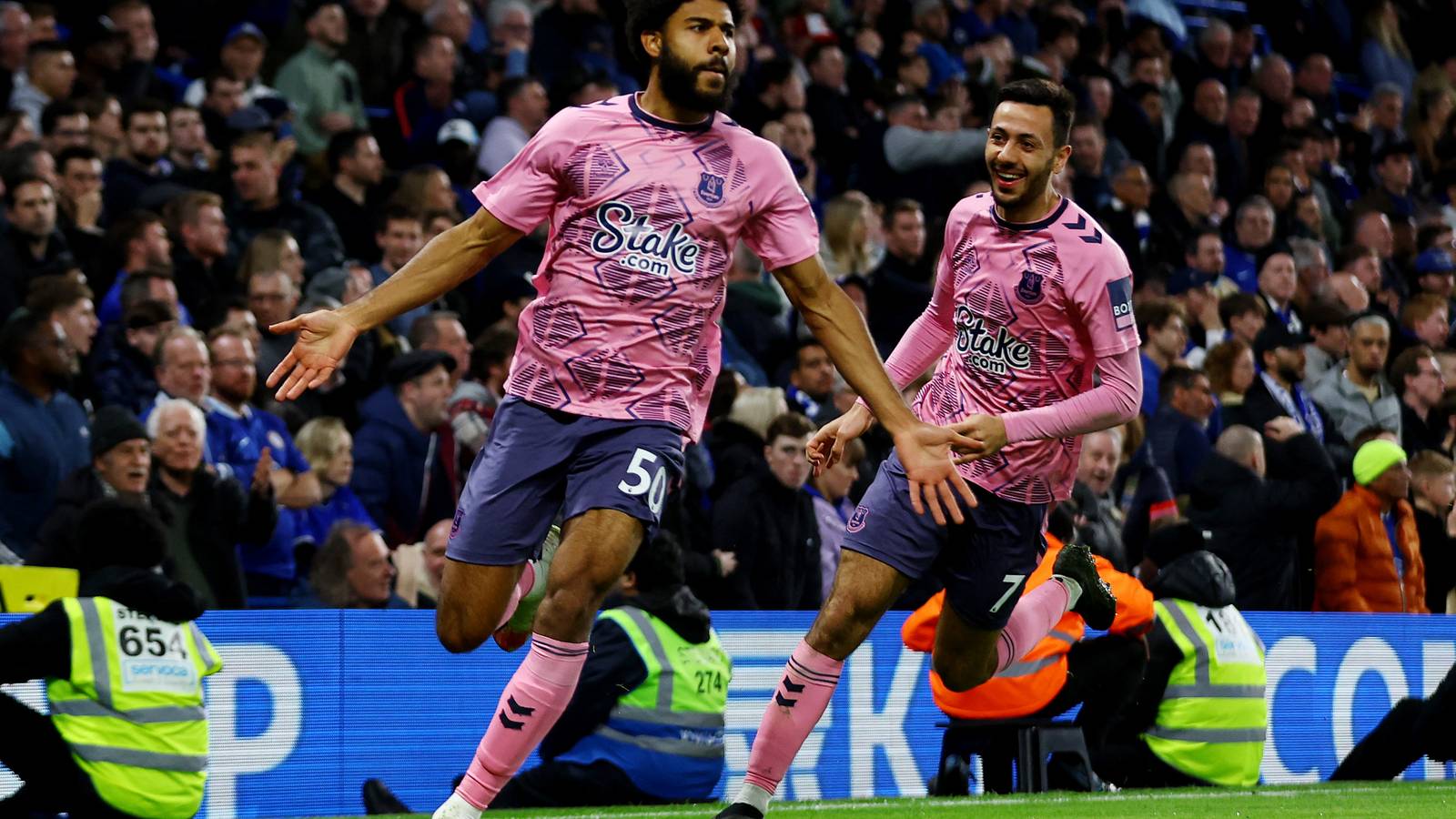Sean Dyche tipped to play Everton ace Ellis Simms