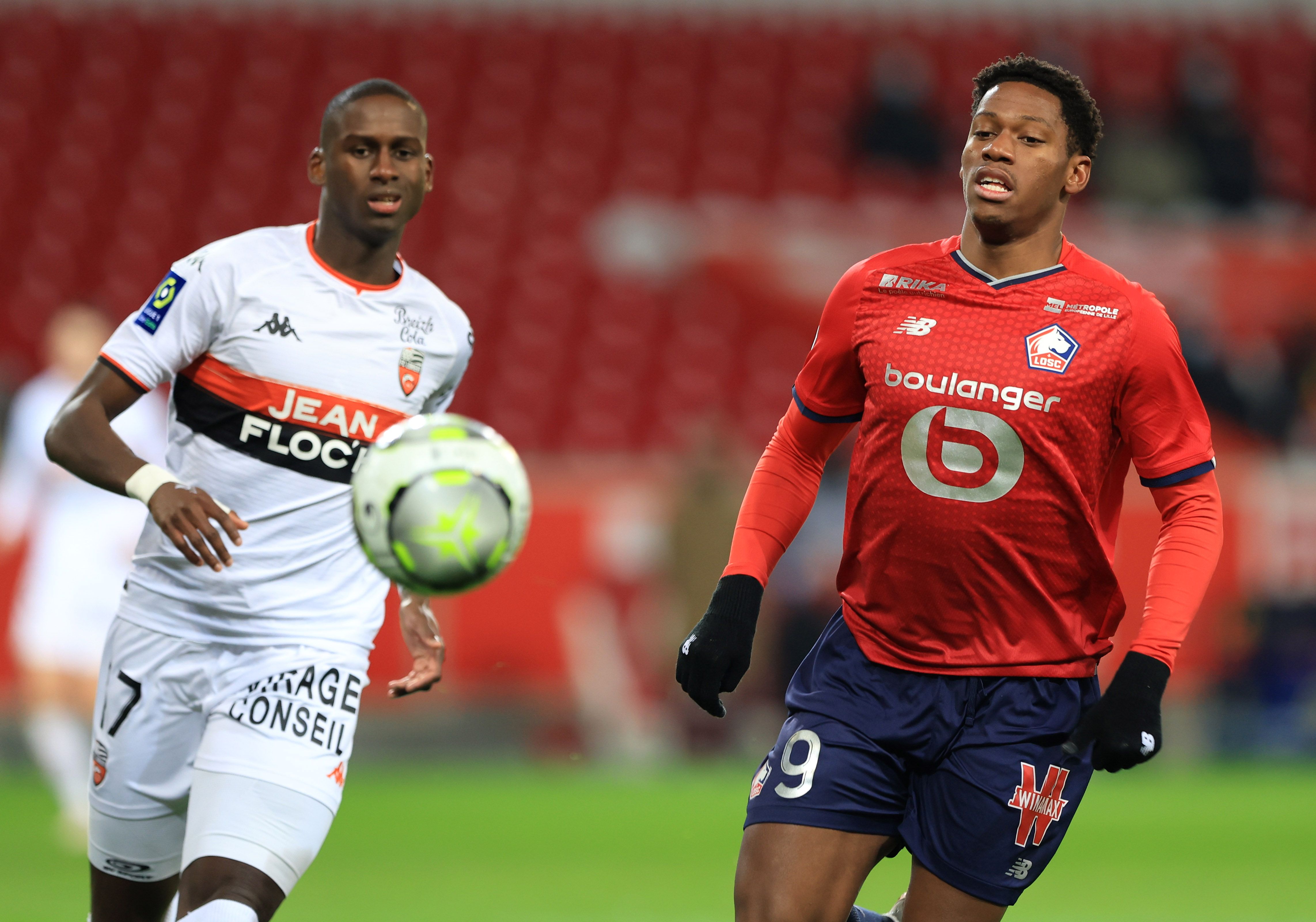 Arsenal want to sign 'one of the best strikers in the world'