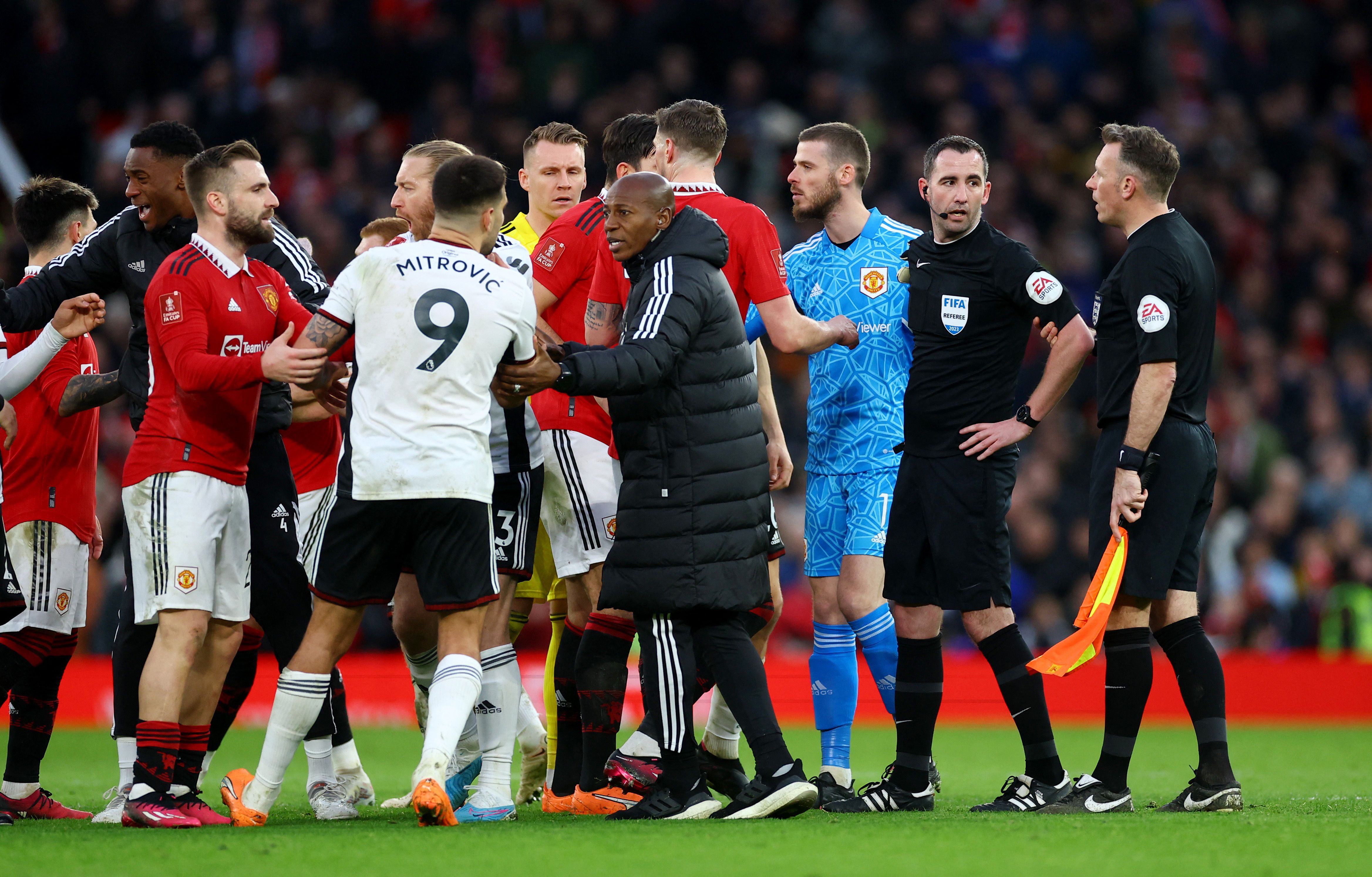 Watch: Fulham receive three red cards in one minute vs Man United