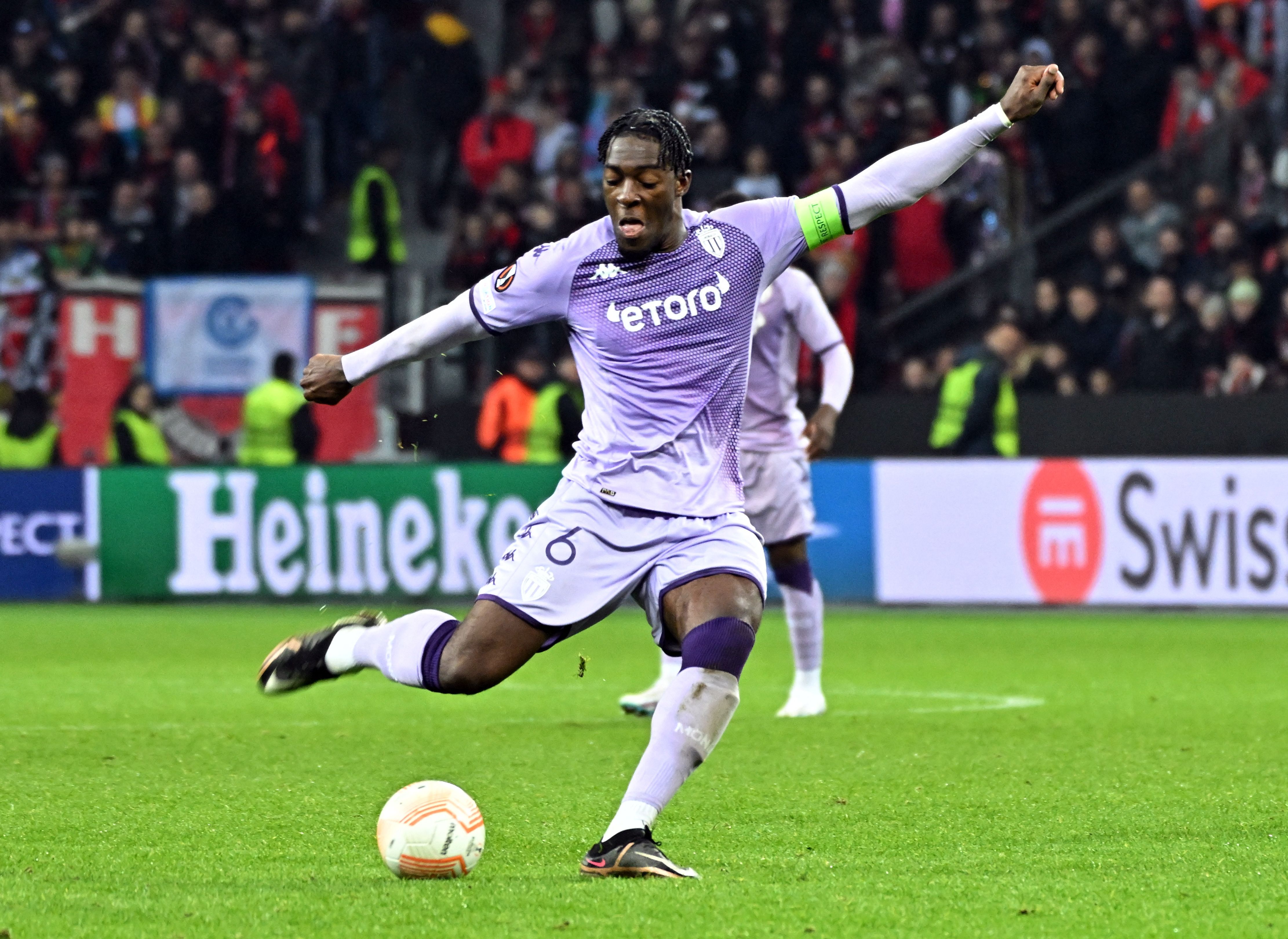 Transfer News: Man United Leading Race To Sign "Dominant" Defender