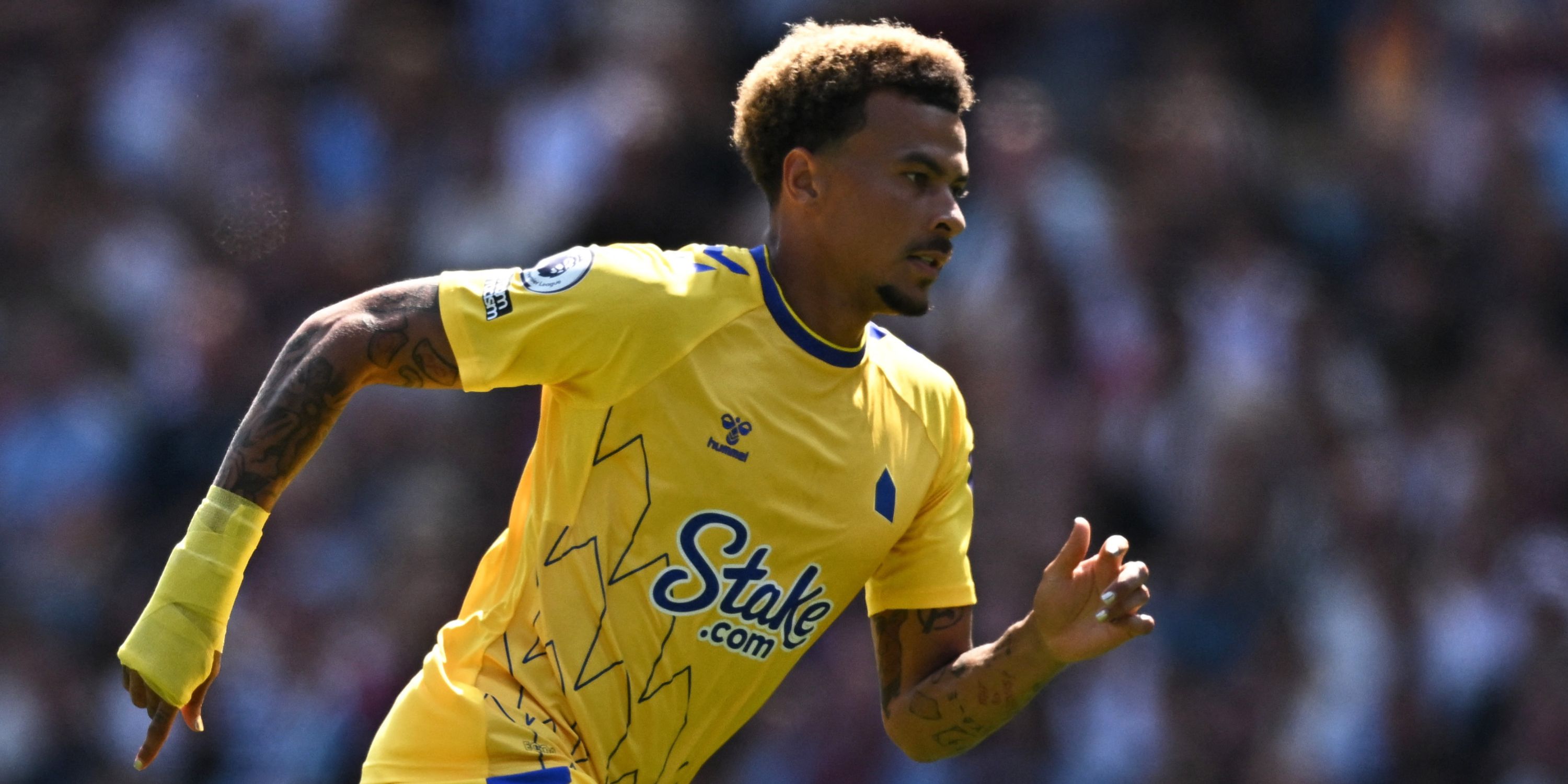 Everton in talks with league leaders for complex deal on "very good" player