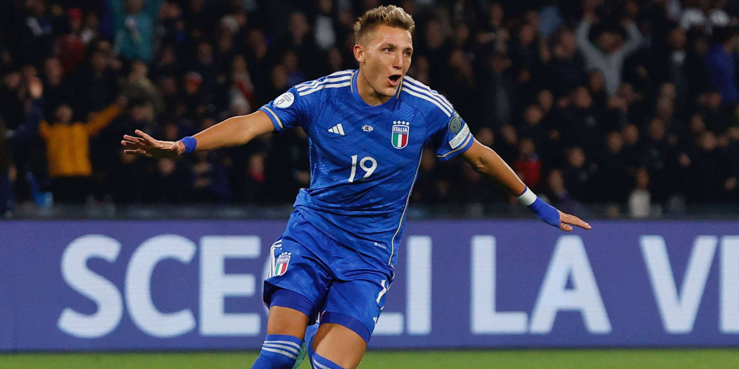 Leeds Eyeing Move For "Complete" Striker