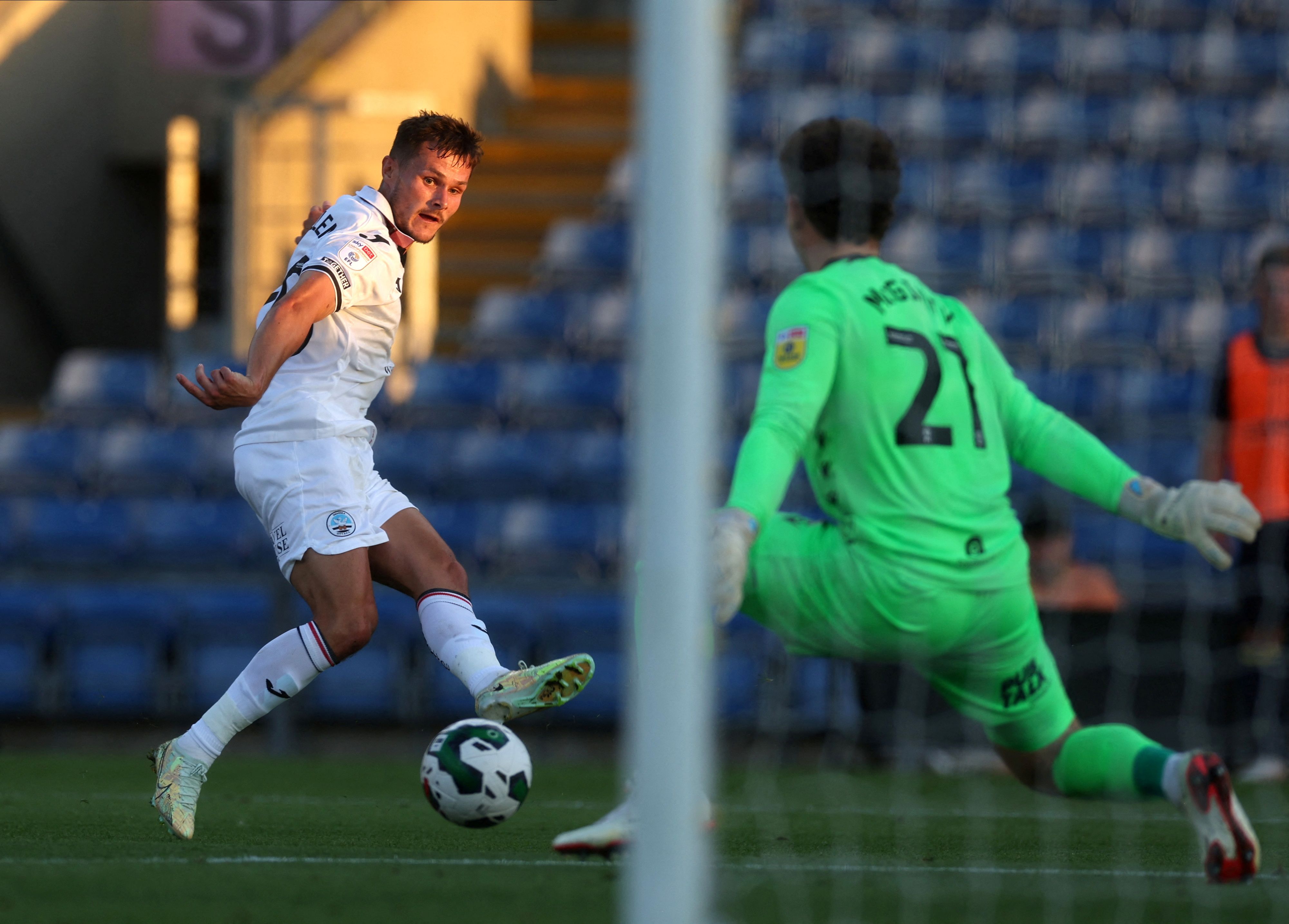 Celtic Considering Swoop For £2.5k-p/w Left-Footed Striker