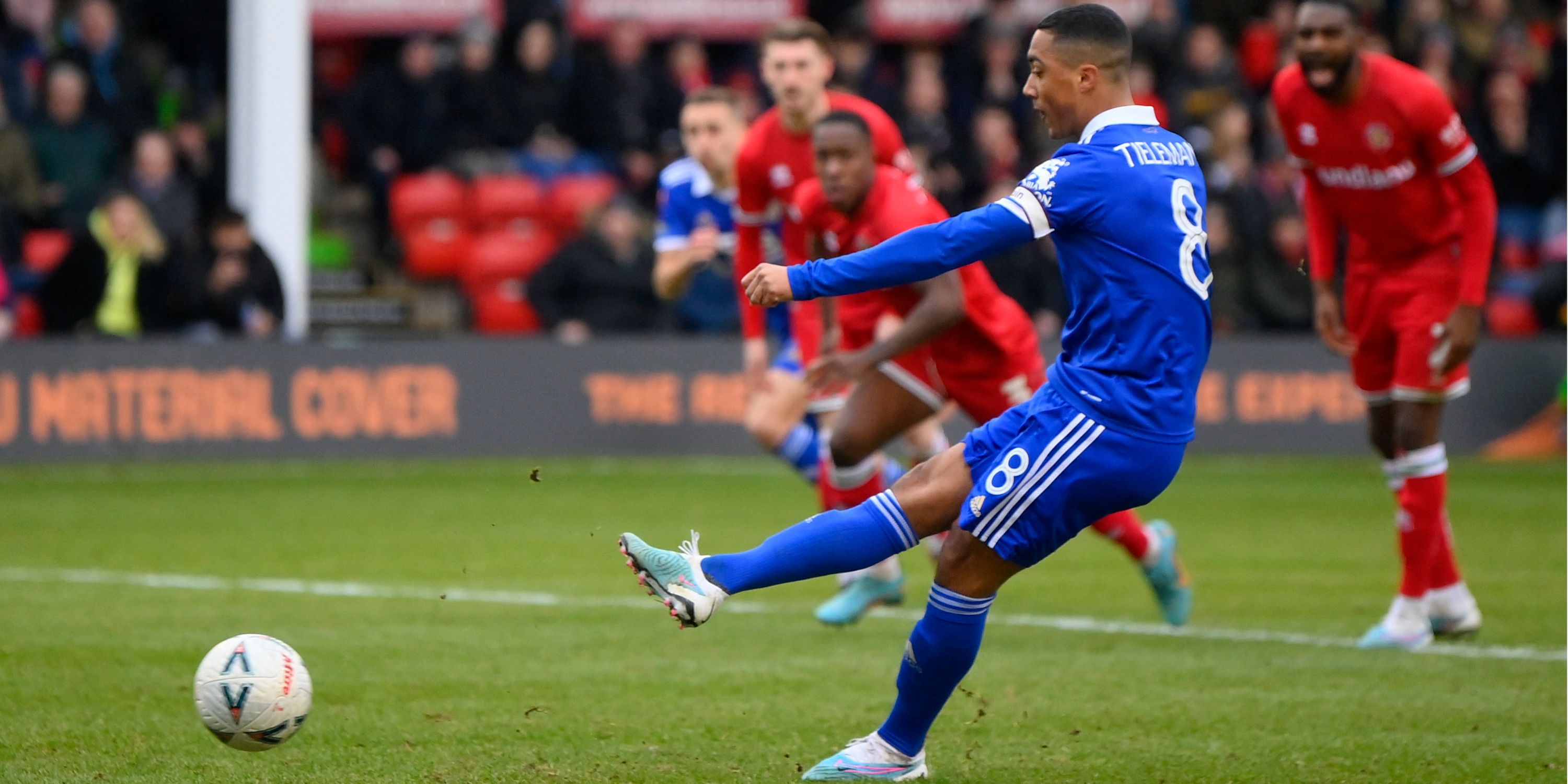 Arsenal Hold Talks For "Magnificent" Signing