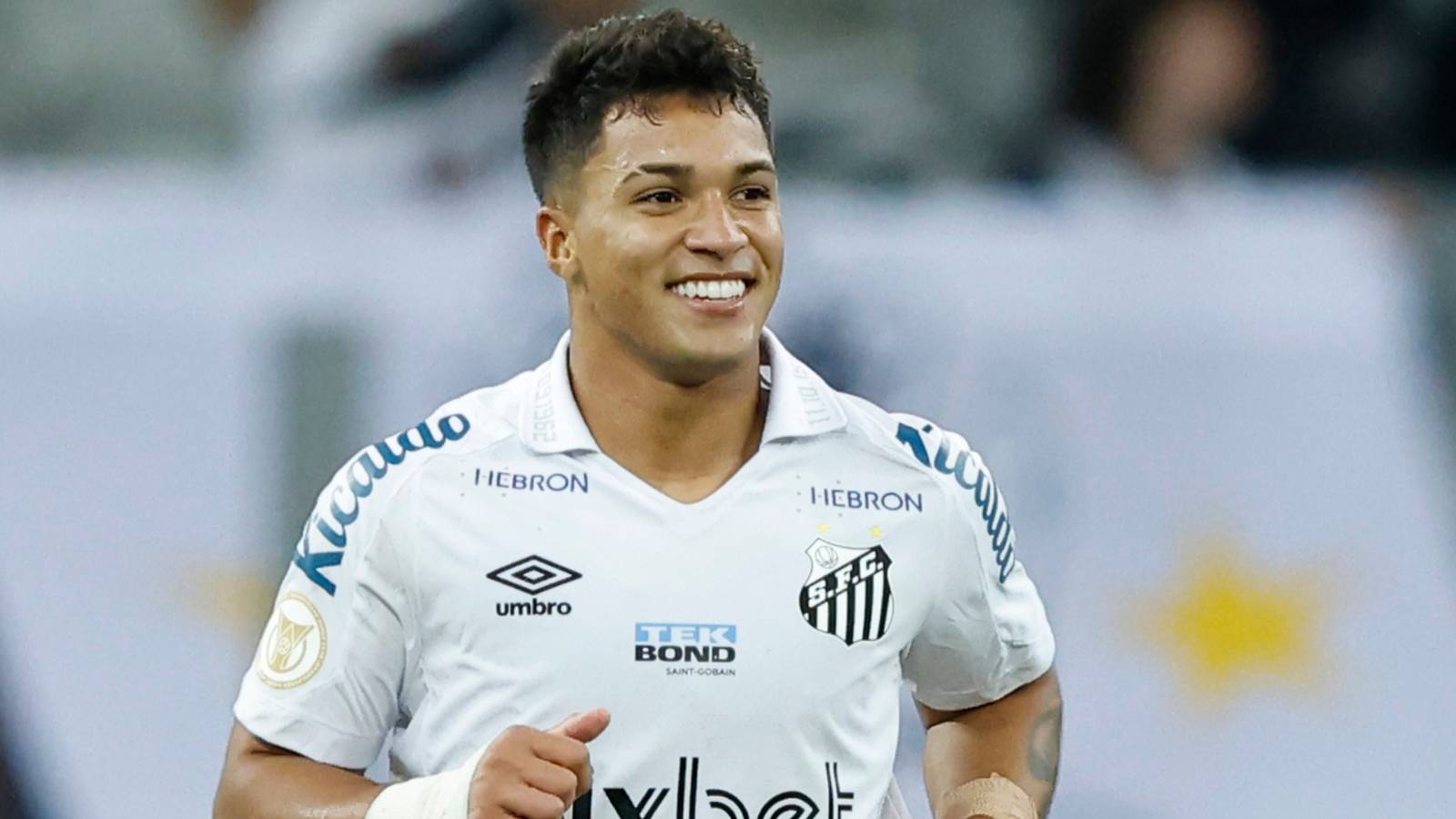 CONFIRMED: Marcos Leonardo signs for Benfica