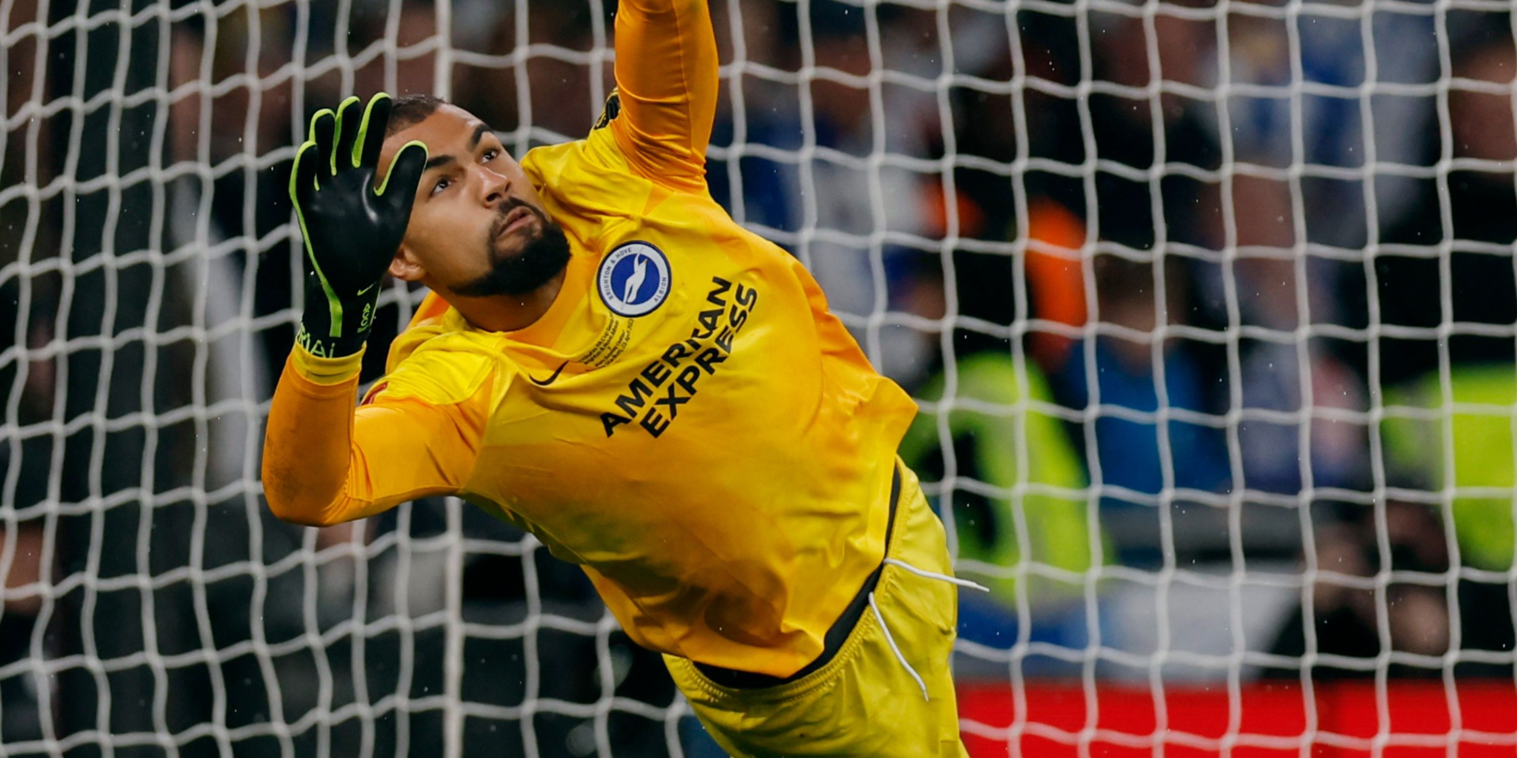 Chelsea Make "Official Bid" For "Monster" Keeper