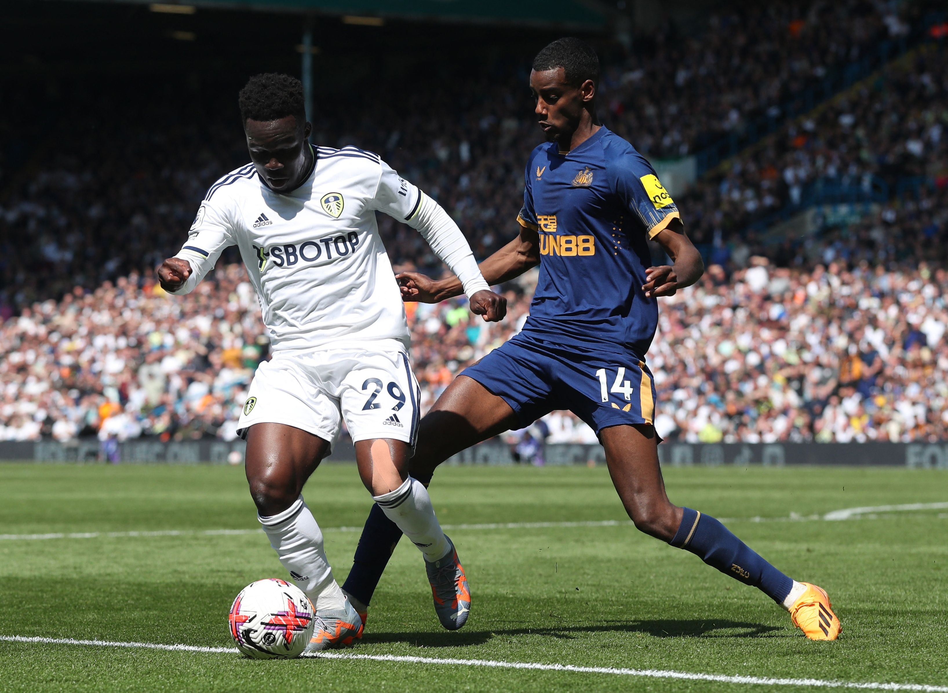 Crystal Palace Willing To Bid For "Scary" Leeds Star