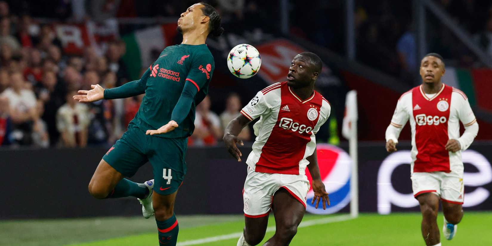 West Ham thinking about signing £20m Premier League ace alongside Brobbey