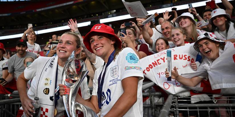 Ella Toone - partner, salary, age, net worth, stats, height, TikTok & more