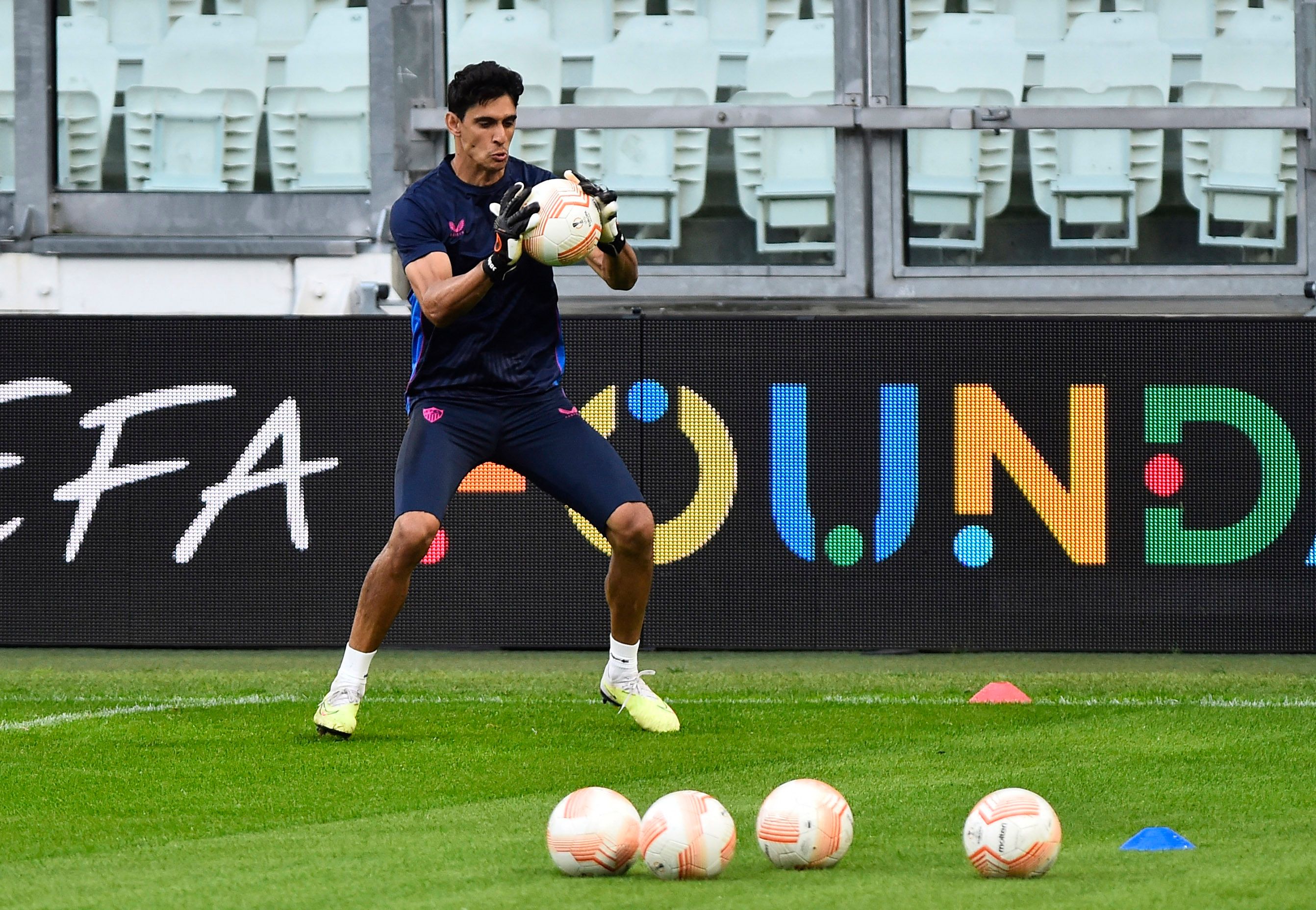 Aston Villa Eyeing Up "Monster" £49k-p/w Martinez Replacement