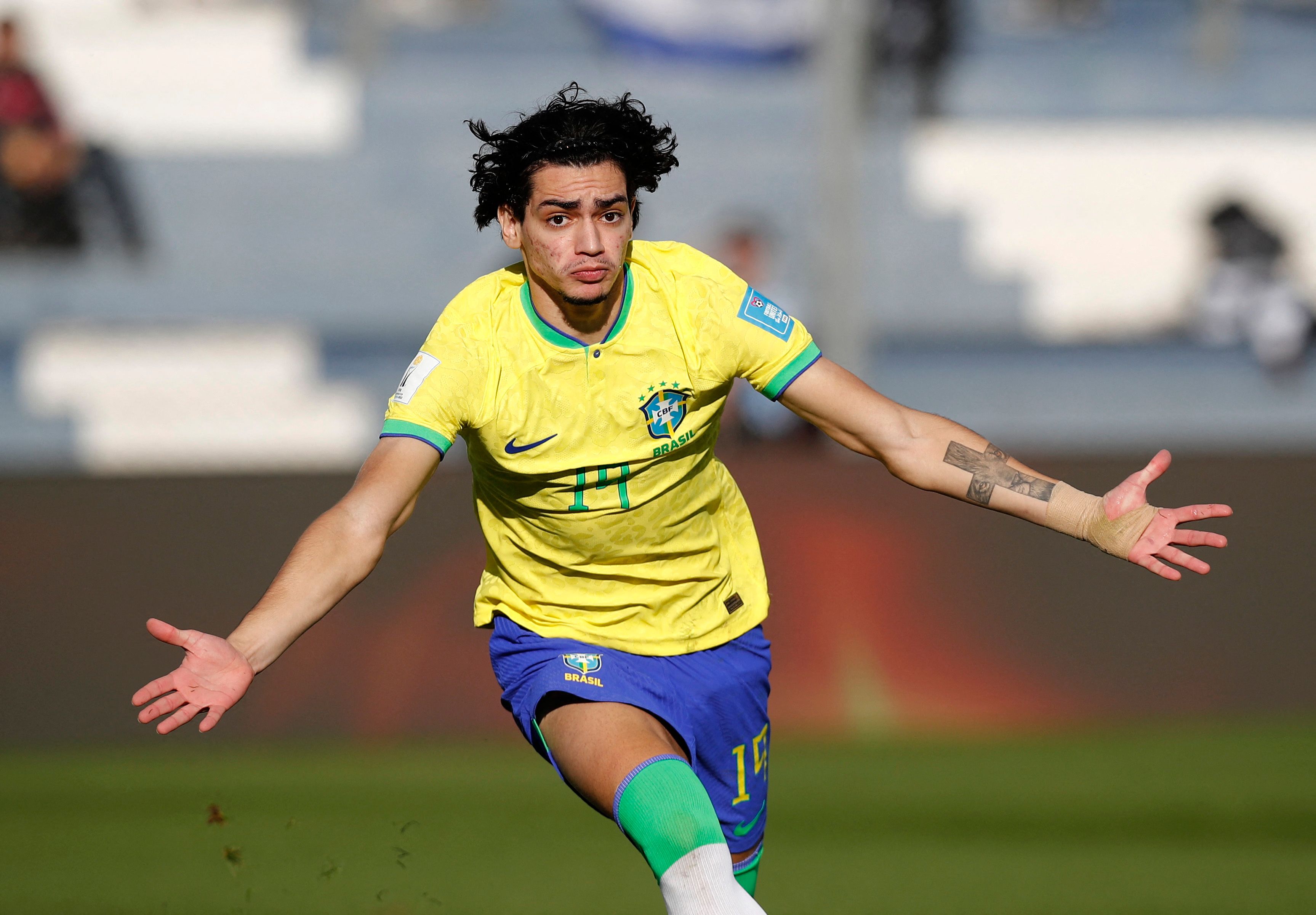 West Ham are now looking to sign "incredible" new attacker for Moyes