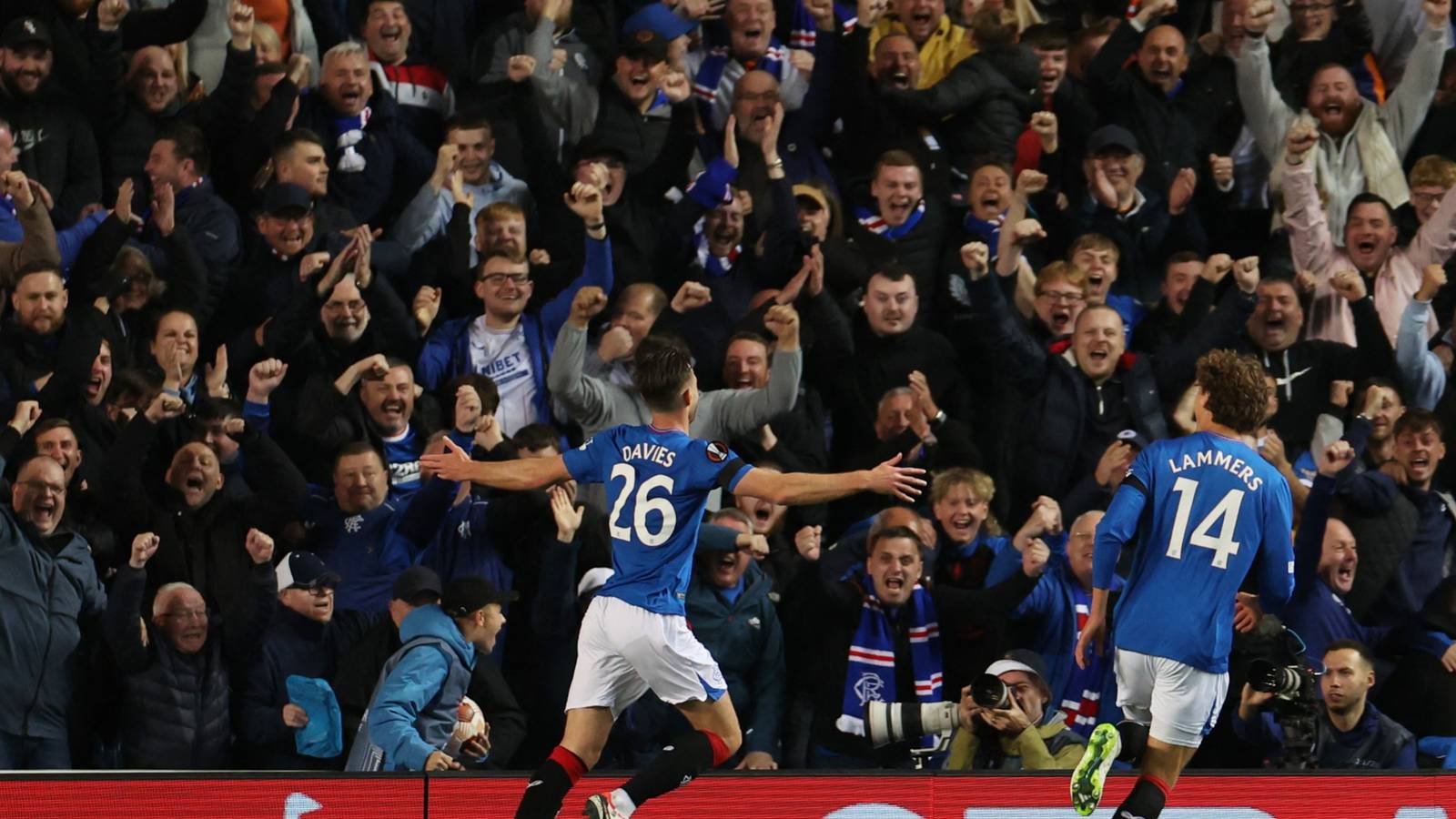 Clement must bench Davies for Rangers titan who won 86% duels vs Livi