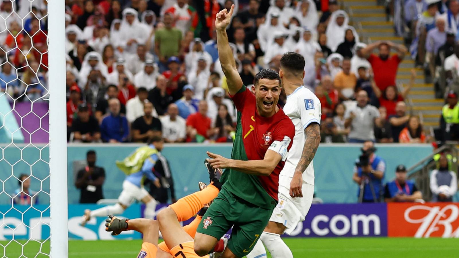 How does scoring a goal work in Football / Soccer?