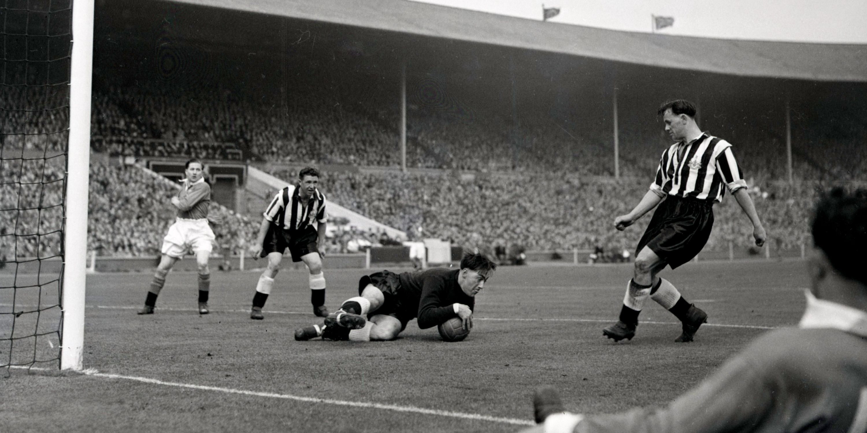 10 Best Newcastle United Players To Wear The No 9 Shirt - Ranked