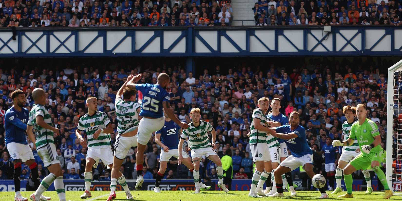 Rangers preparing bid for "on fire" Roofe replacement