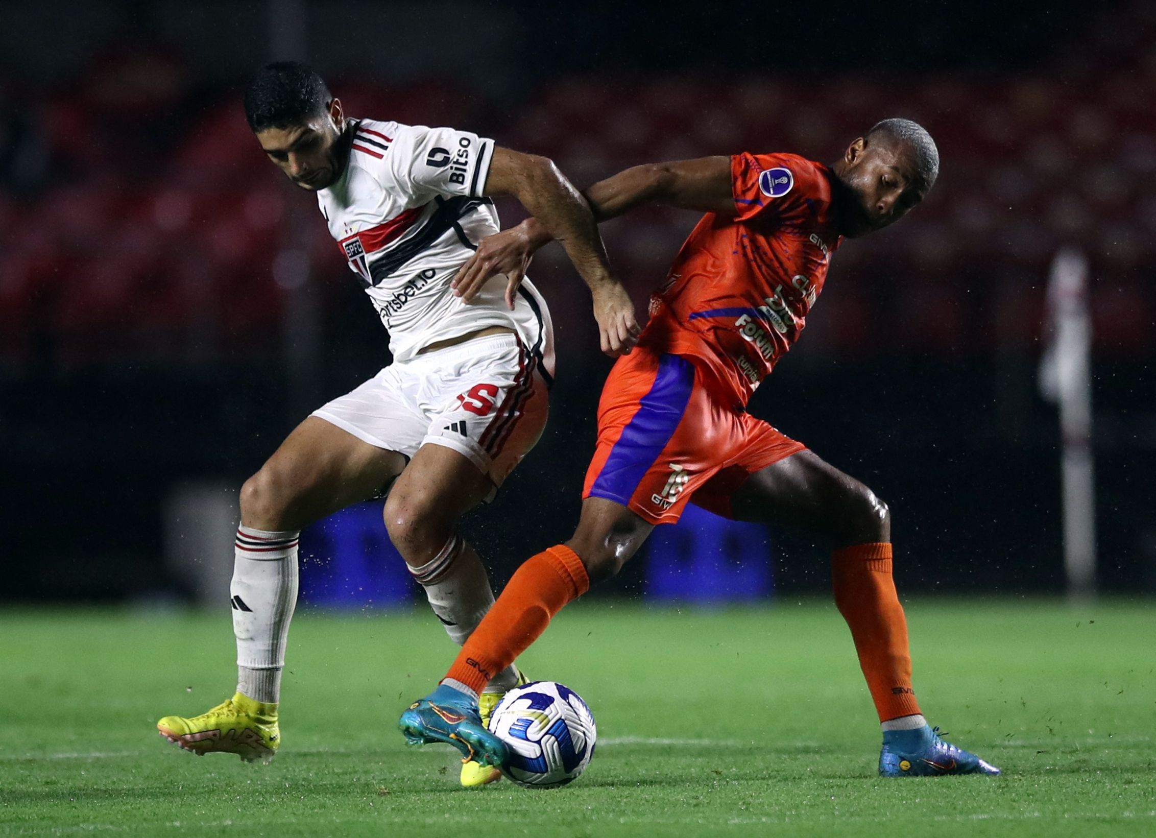 Tottenham interested in move to sign “fearless” £20m defender in January