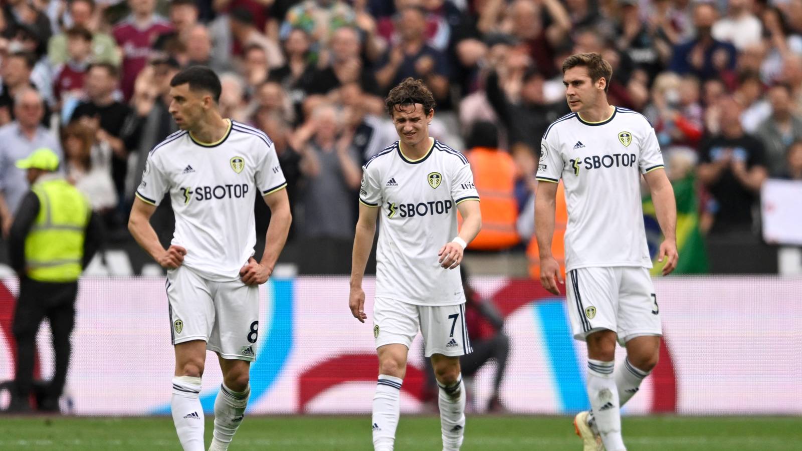 Leeds name price for "really good" player club is willing to let go