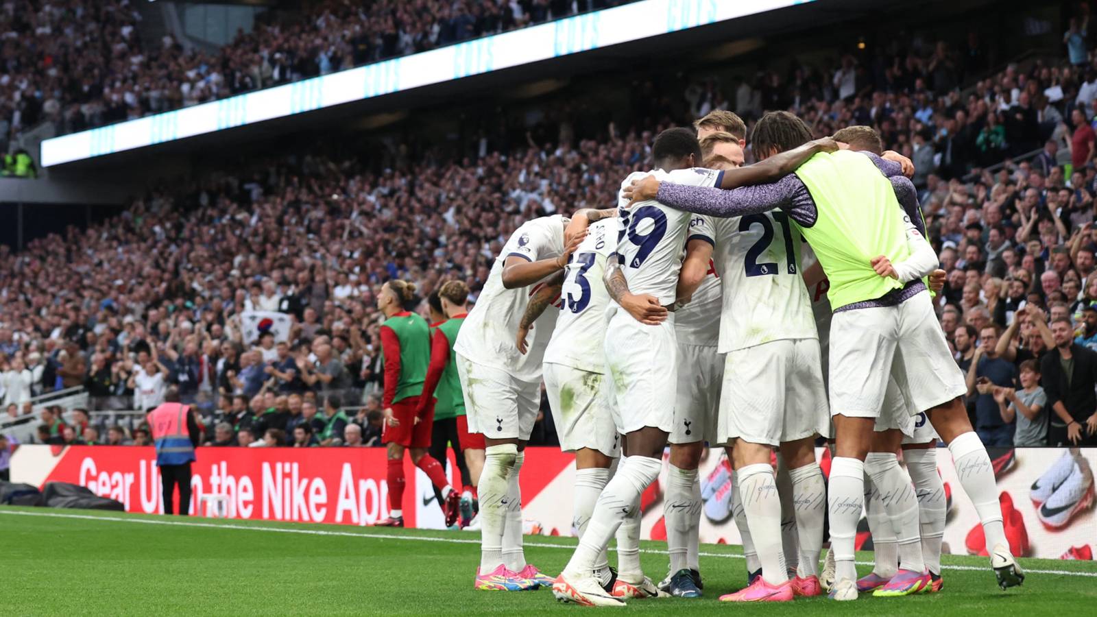 Contact made as European club target £175,000-per-week Tottenham duo