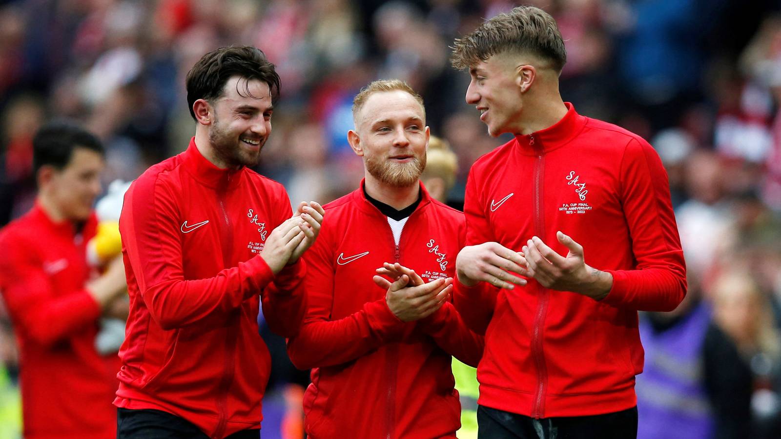 Still could oust Sunderland's "magic" gem by signing “amazing” £29k-p/w ...