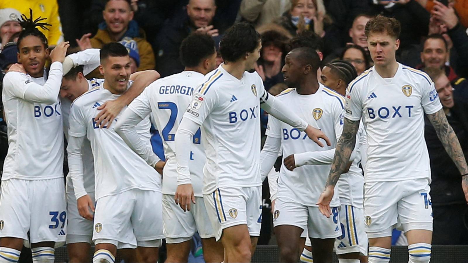 Leeds now leading race to sign 6 foot 3 star before they land a full-back