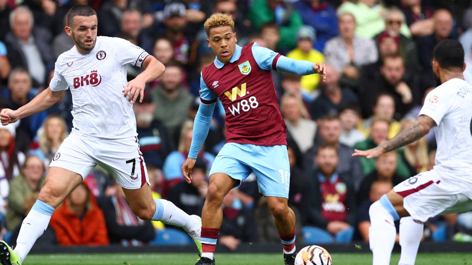 Leeds now hold concrete interest in signing "fantastic" new promotion rival