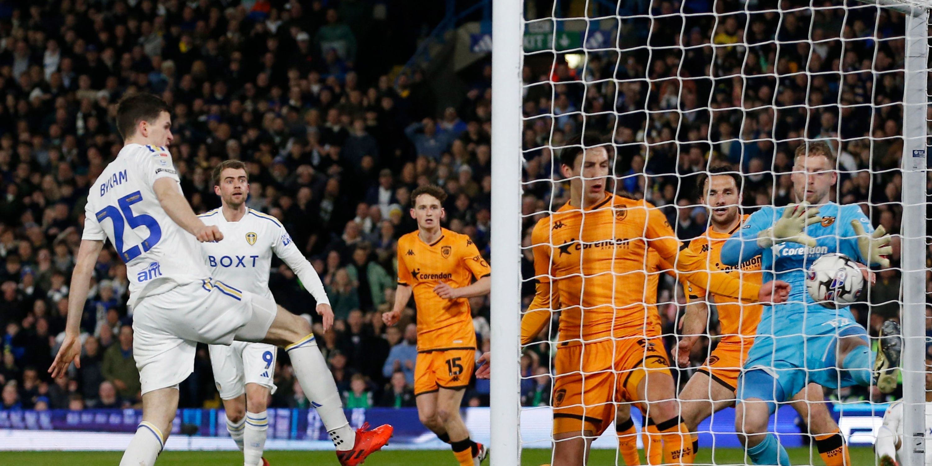 The "outstanding" 5 ft 11 star Leeds could sign to be a Byram upgrade