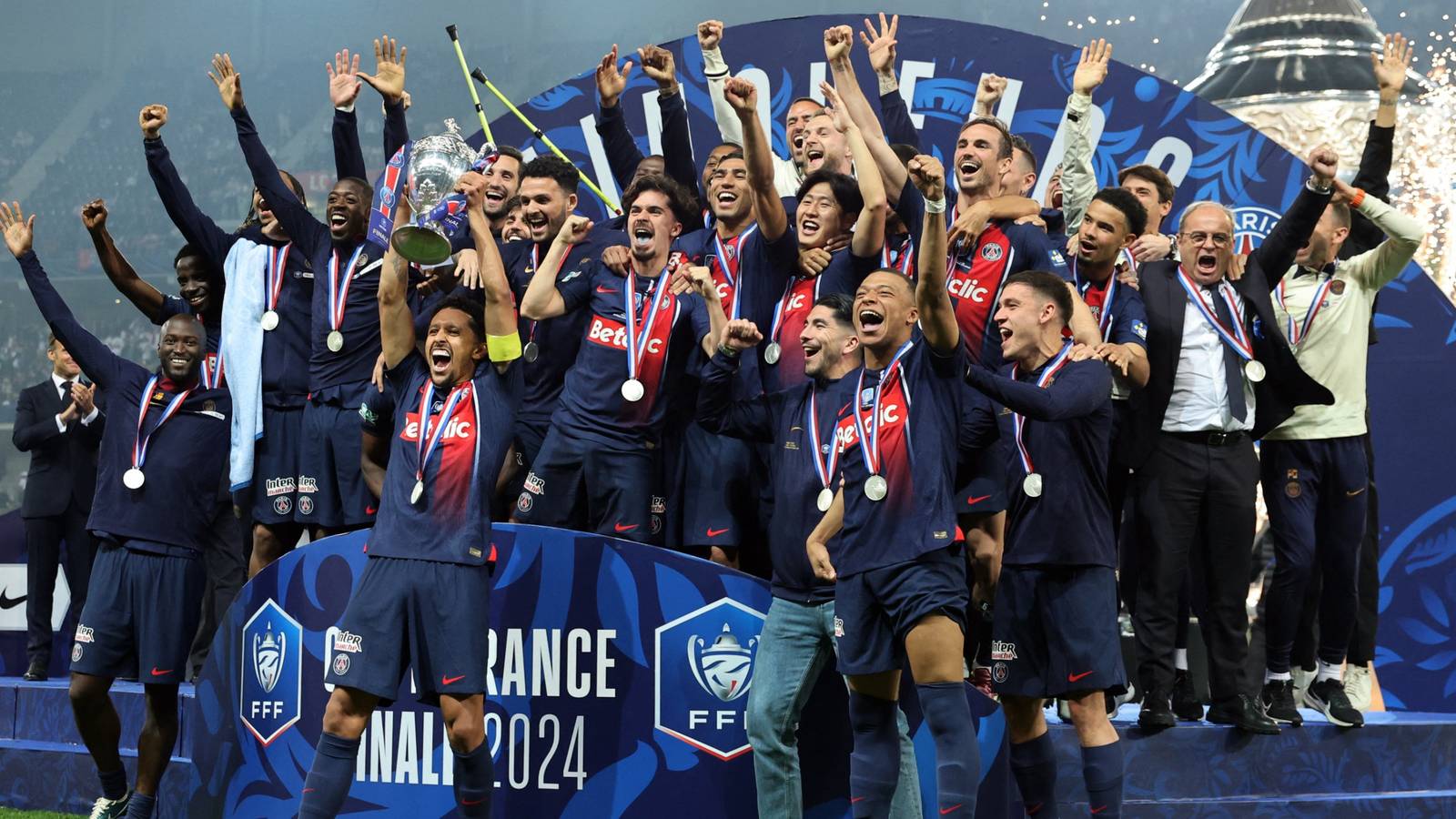 Arsenal now offered £50 million PSG star as Bayern Munich consider talks